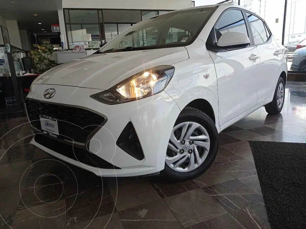 Hyundai Grand i10 MID Aut usado (2021) color Blanco precio $238,900