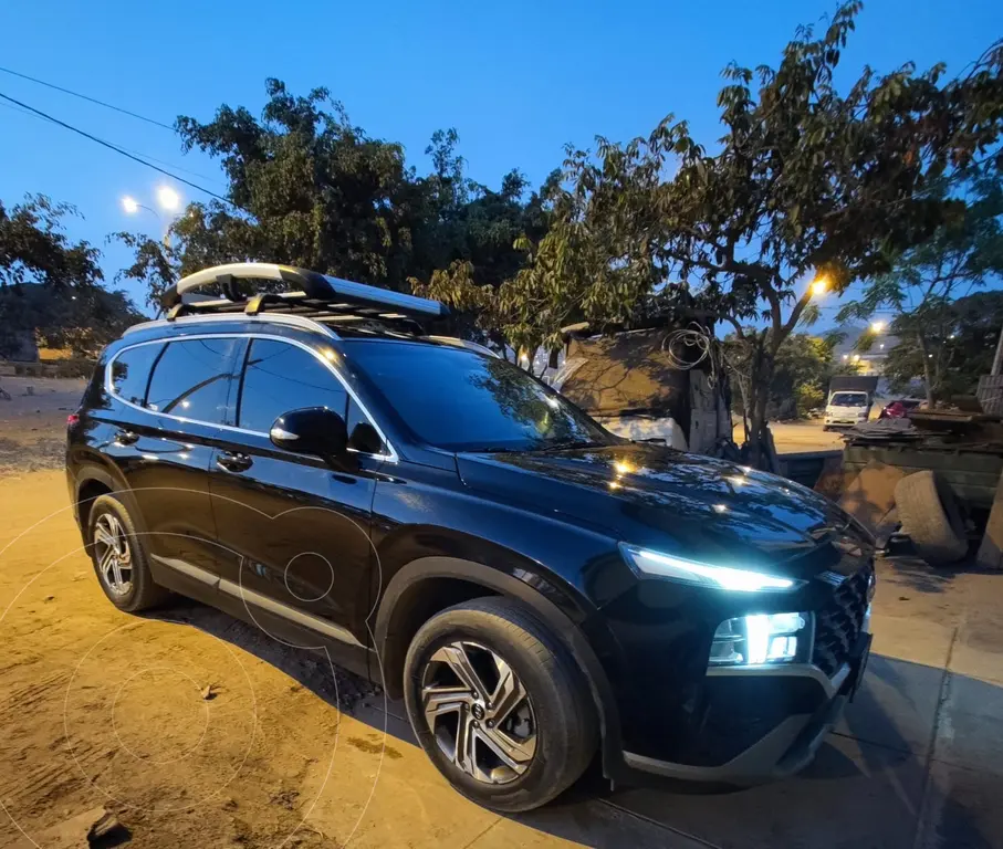 Hyundai Santa Fe AT Full usado (2022) color Negro precio u$s29,116