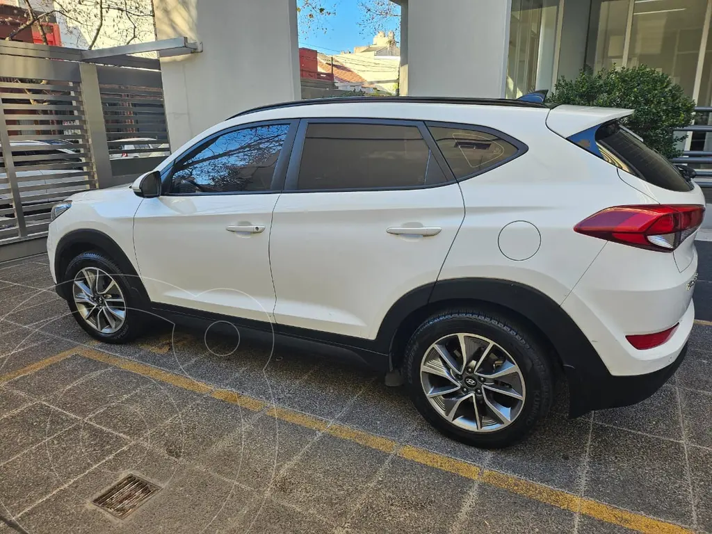 Hyundai Tucson 4x2 2.0 Aut Panorama Sunroof usado (2018) color Blanco ...
