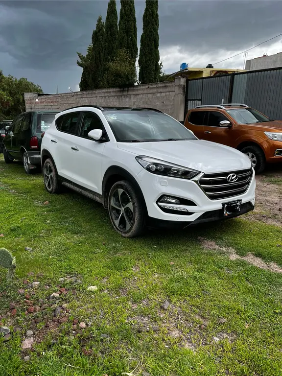 Hyundai Tucson Limited Tech usado (2017) color Blanco precio $316,000