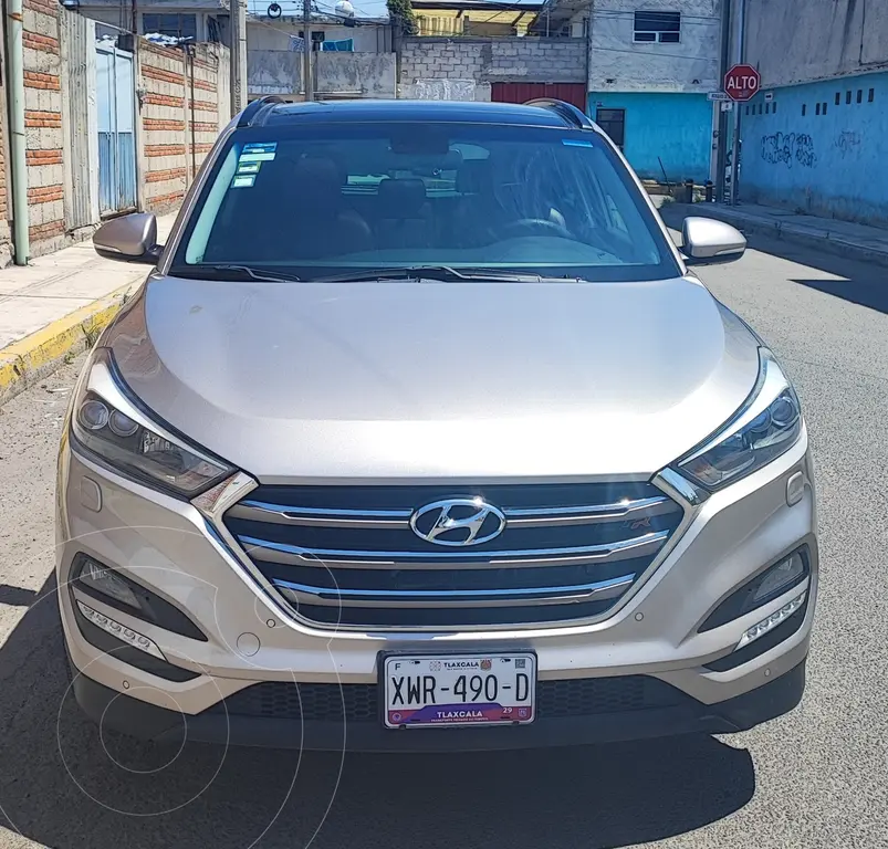 Hyundai Tucson Limited Tech usado (2017) color Arena precio $290,000