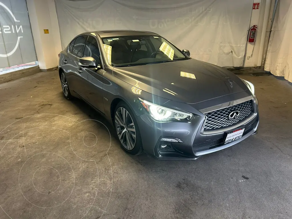 Infiniti Q50 Hybrid usado (2021) color plateado precio $569,800