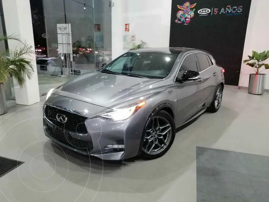 Infiniti QX30 Sport usado (2017) color Gris precio $369,900