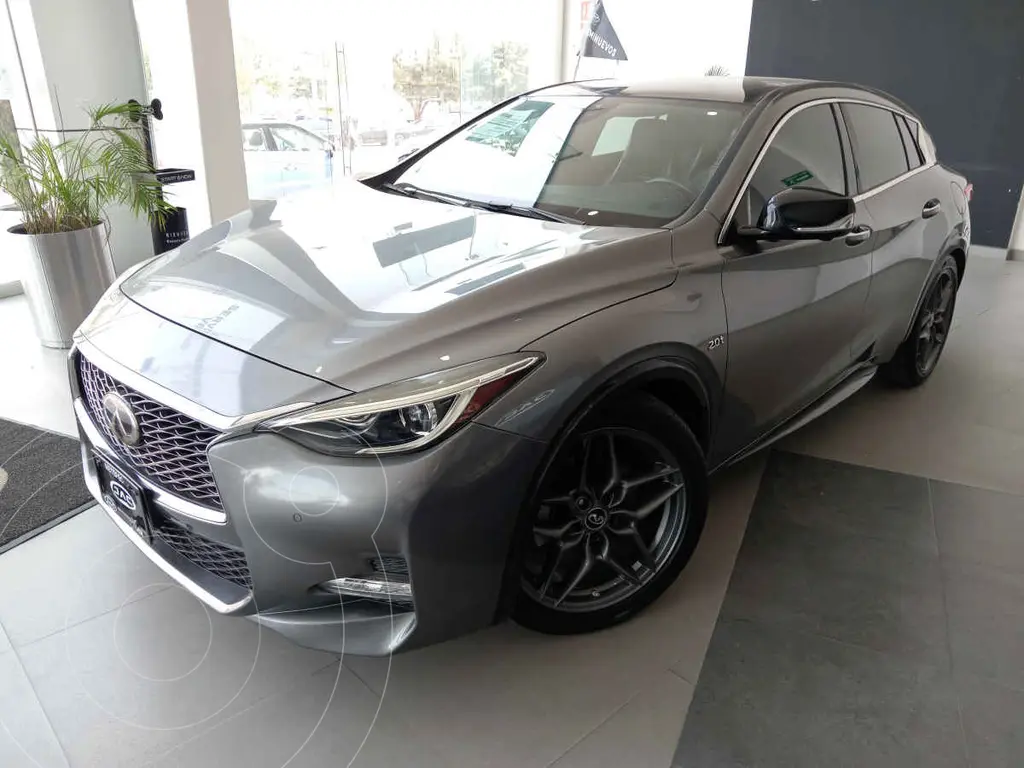 Infiniti QX30 Sport Plus usado (2017) color Plata precio $274,900