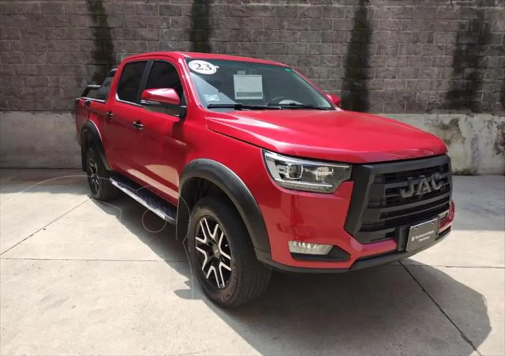 JAC Frison T8 2.0L usado (2024) color Rojo precio $400,000