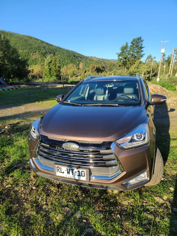 JAC JS2 1.5L Luxury usado (2022) color Marron precio $10.200.000