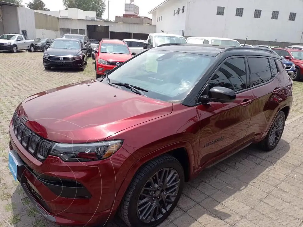 Jeep Compass High Altitude usado (2022) color Vino Tinto precio $429,000