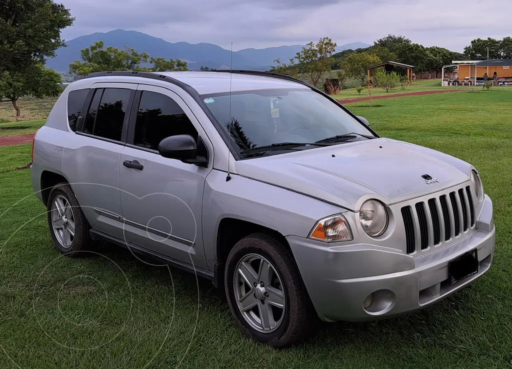 Jeep Compass 4x2 Sport usado (2009) color Plata precio $135,000