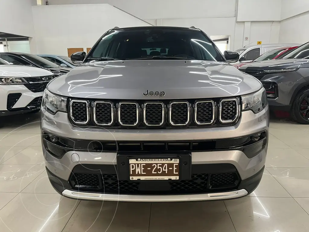 Jeep Compass High Altitude usado (2023) color plateado precio $419,000