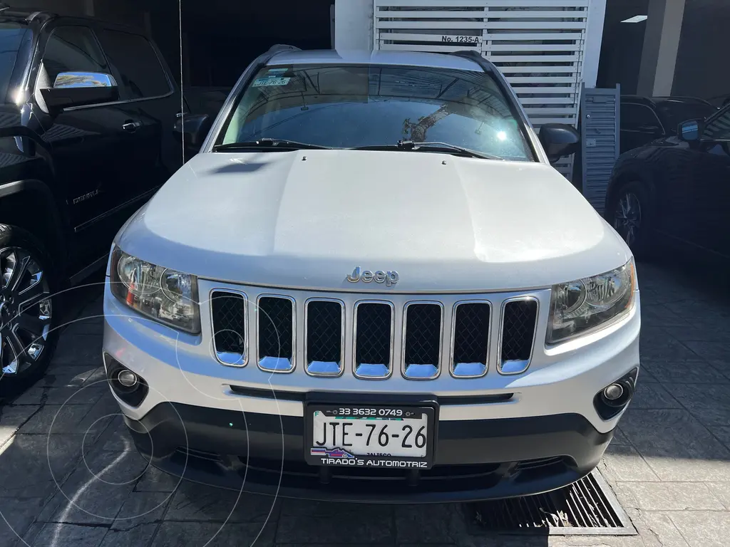 Jeep Compass 4x2 Latitude Aut usado (2014) color Plata precio $209,900