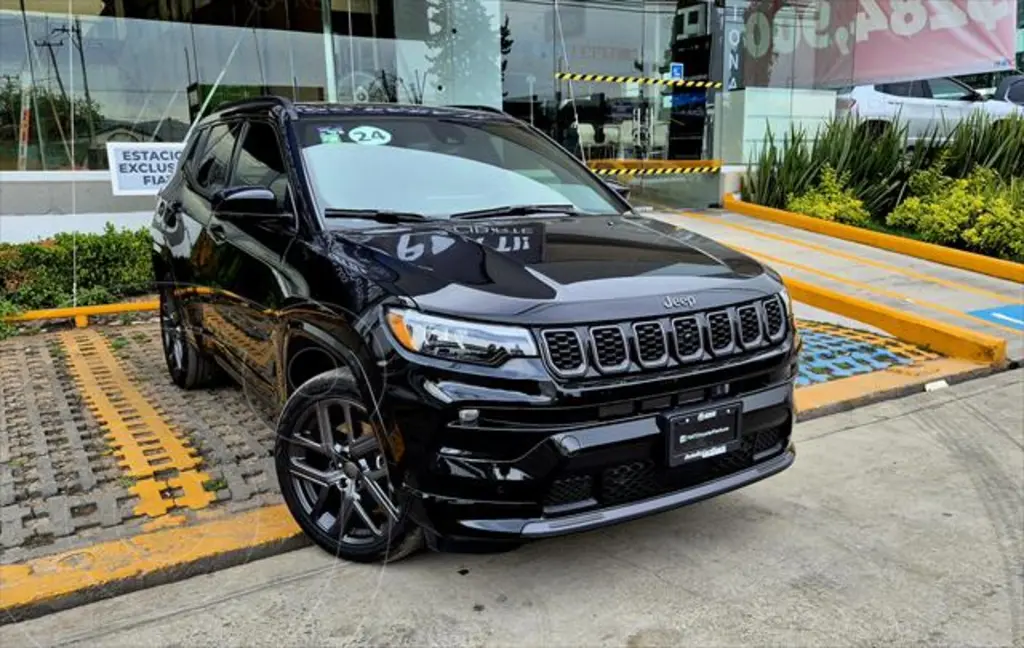 Jeep Compass High Altitude usado (2023) color Negro precio $650,000