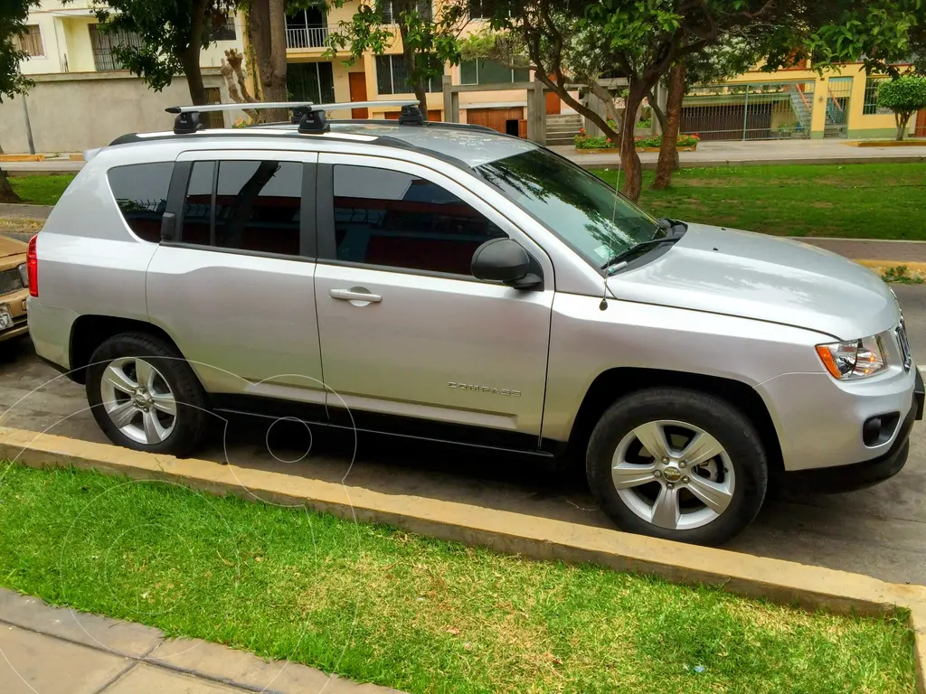 Jeep Compass Sport usado (2013) color Plata precio u$s11,500