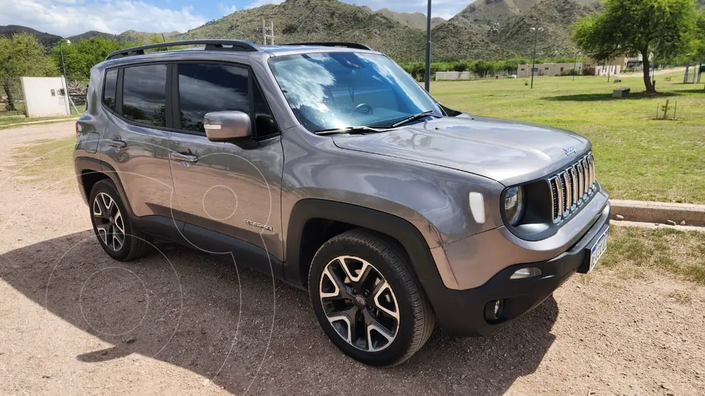 Jeep Renegade Longitude Aut usado (2021) color Gris Claro precio u$s23.000