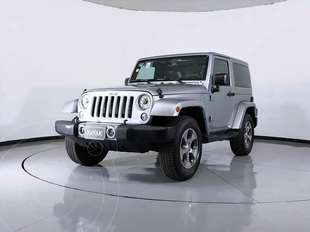 Jeep Wrangler Sahara 4x4 3.6L Aut usado (2018) color Gris precio $740,999