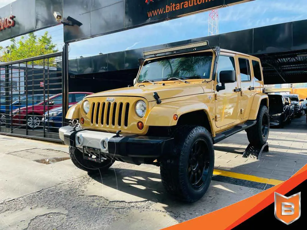 Jeep Wrangler Sahara 4x4 3.8L Aut usado (2013) color Beige Arena precio ...