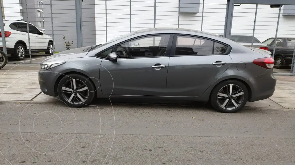 KIA Cerato 2.0 EX Aut Plus usado (2016) color Gris Metalico precio u ...