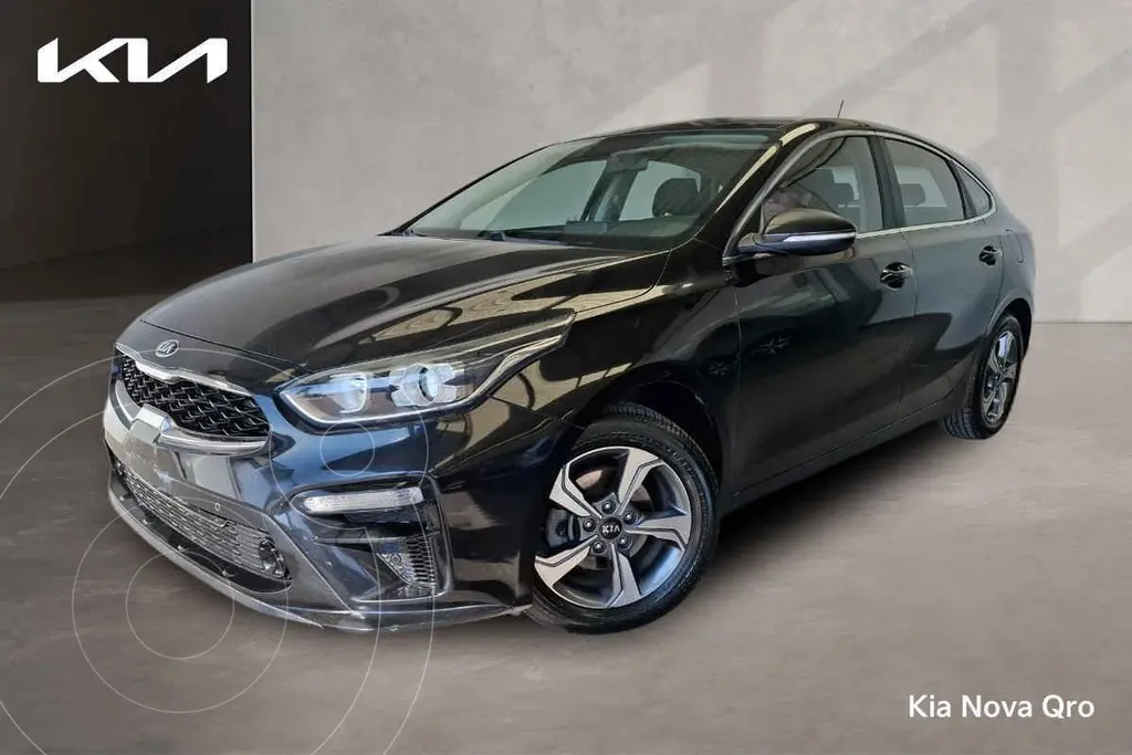 Kia Forte Hatchback HB EX Aut usado (2020) color Negro precio $293,000