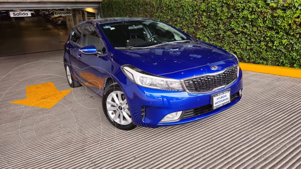 Kia Forte Hatchback HB EX usado (2017) color Azul precio $235,900