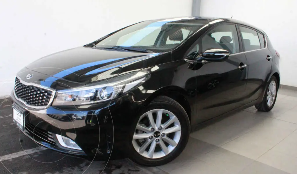 Kia Forte Hatchback HB EX Aut usado (2018) color Negro precio $285,000
