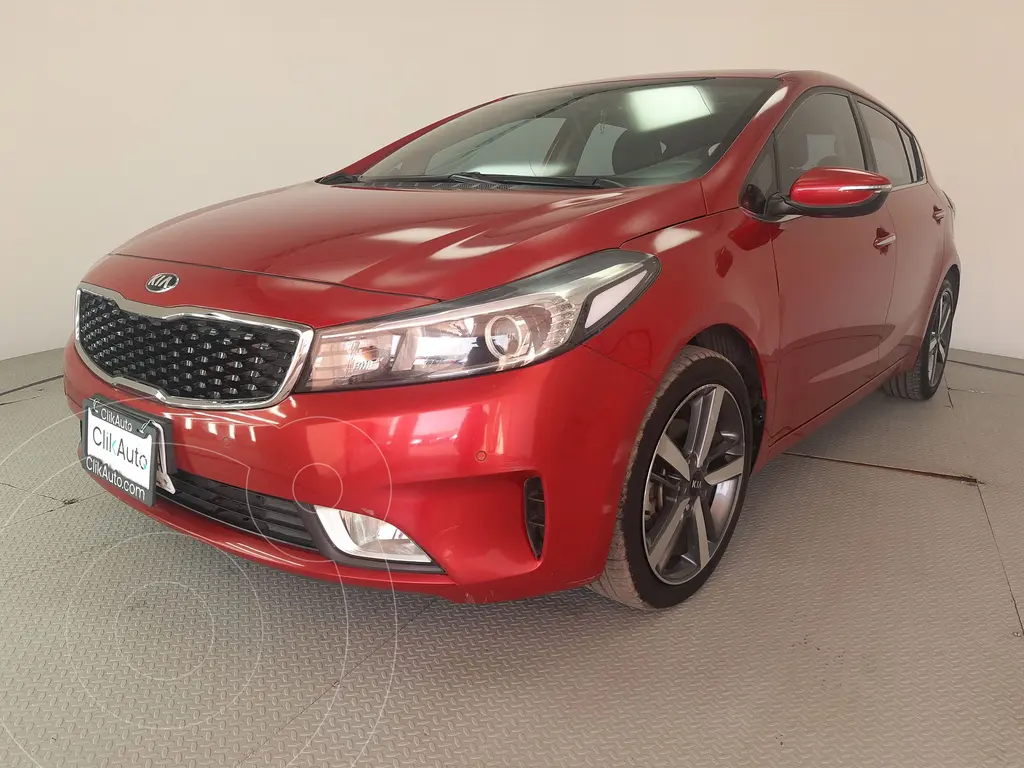 Kia Forte Hatchback HB SX Aut usado (2018) color Negro precio $257,000