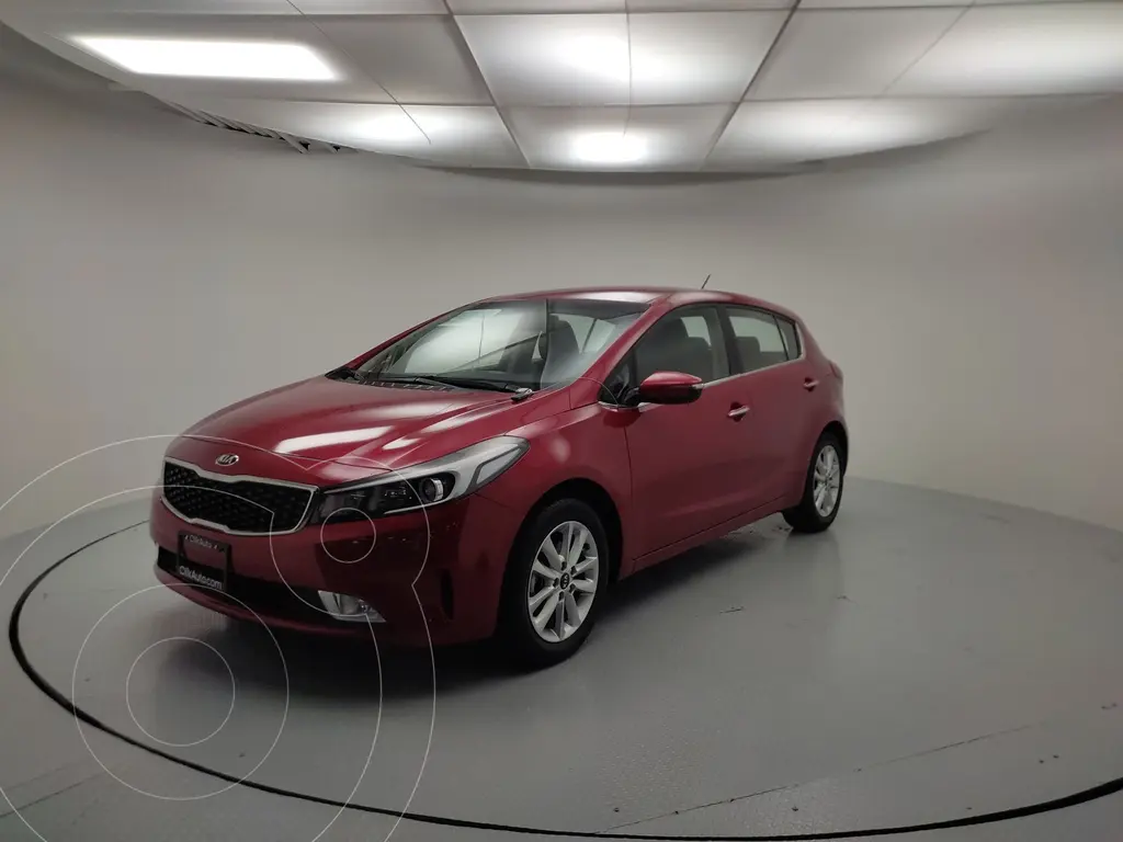Kia Forte Hatchback HB EX usado (2018) color Rojo precio $259,900