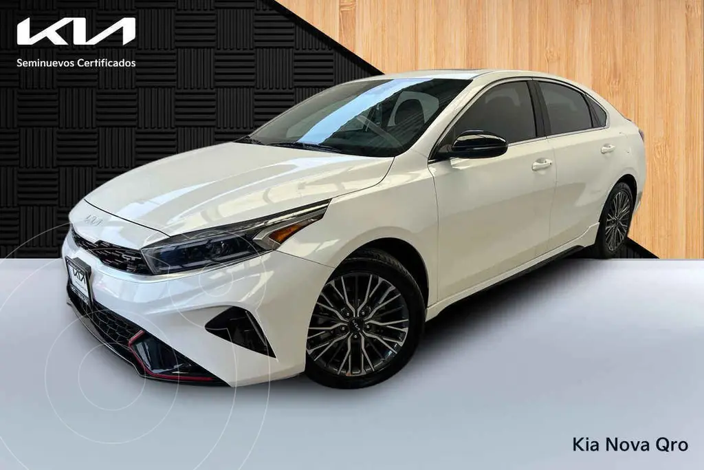 Kia Forte Sedan 1.6L GT Aut usado (2023) color Blanco precio $475,000