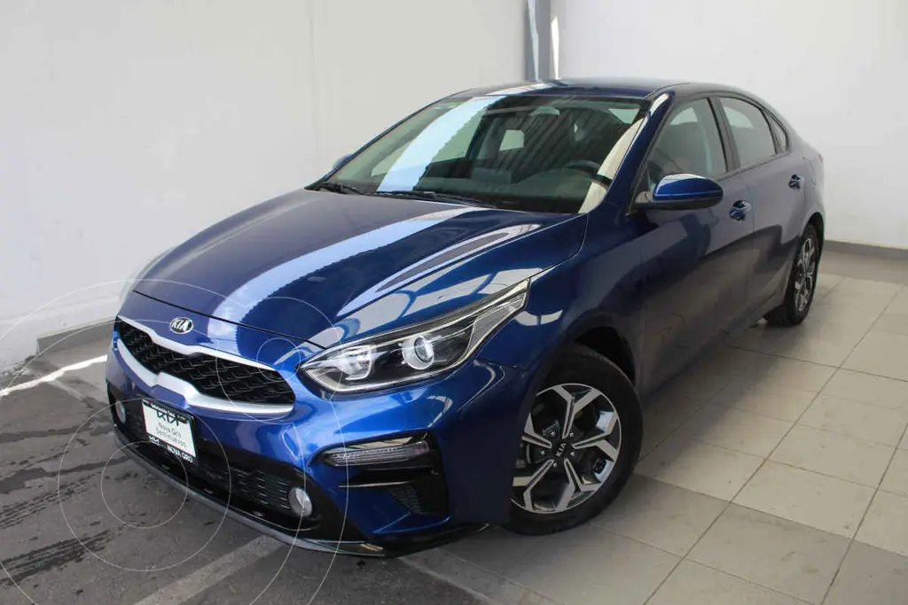 Kia Forte Sedan LX Aut usado (2020) color Azul precio $305,000
