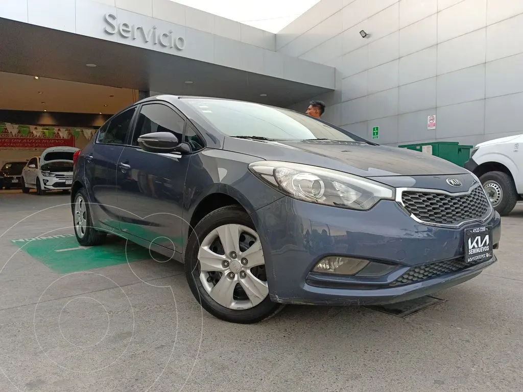 Kia Forte Sedan LX Aut usado (2016) color Azul precio $185,000