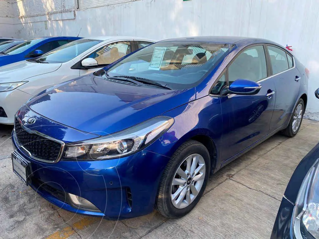 Kia Forte Sedan EX usado (2018) color Azul precio $251,500