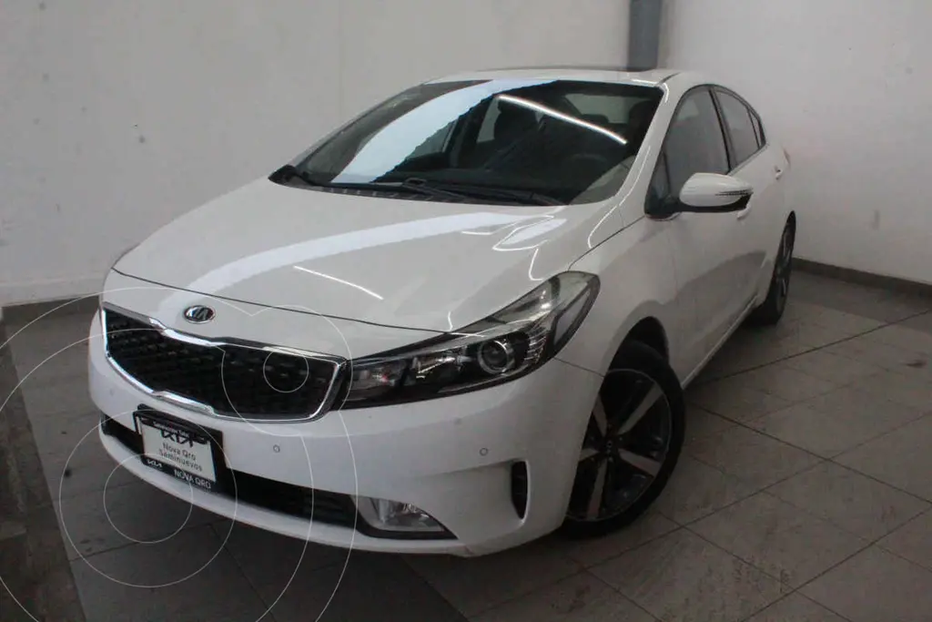 Kia Forte Sedan SX Aut usado (2018) color Blanco precio $309,960