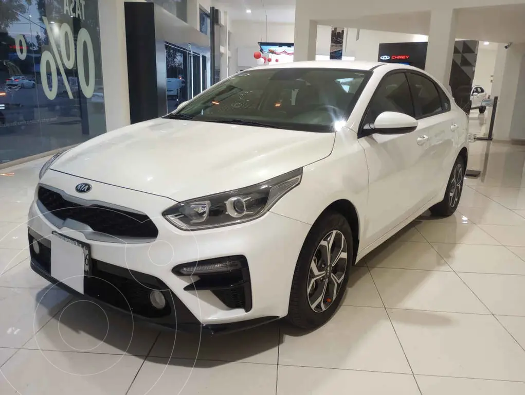 Kia Forte Sedan LX Aut usado (2020) color Blanco precio $285,000