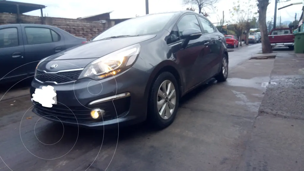 Kia Rio 4 1.4L EX DAB Ac usado (2017) color Gris Plata precio $6.800.000