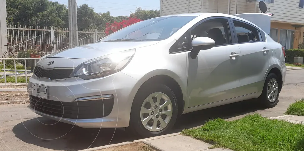 Kia Rio 4 EX 1.4L usado (2016) color Gris precio $7.550.000