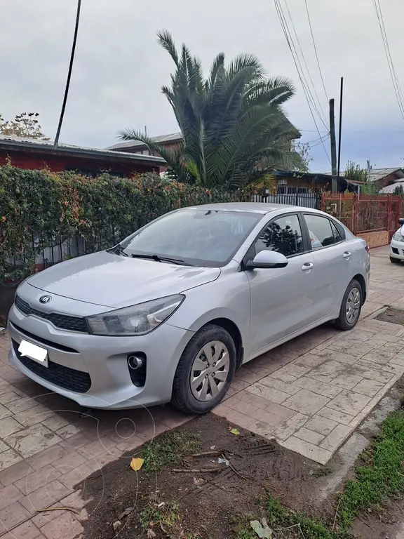 Kia Rio 4 1.4L LX AC usado (2018) color Plata precio $7.500.000