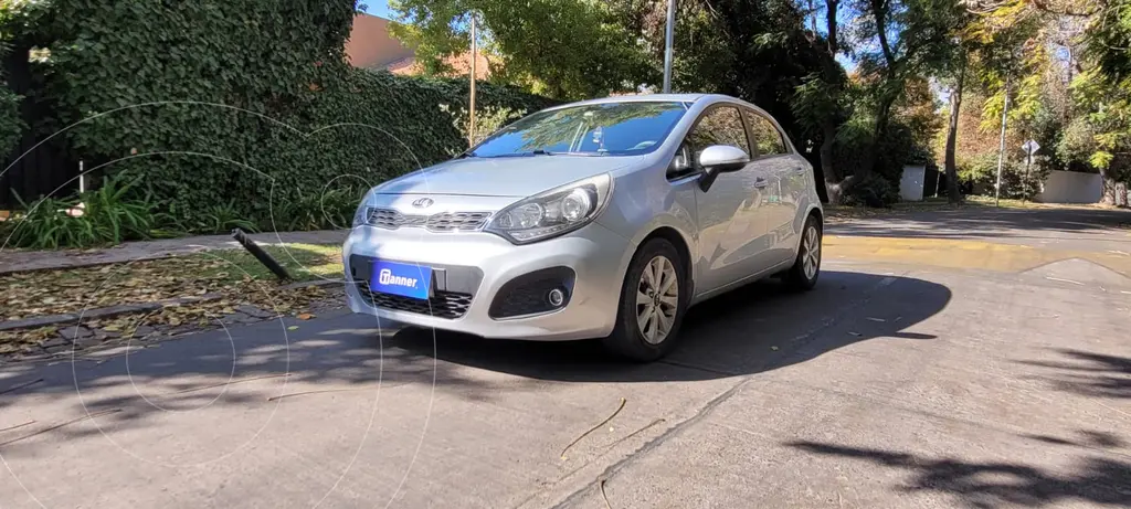 Kia Rio 5 EX 1.4L Sport usado (2014) color Plata precio $7.000.000