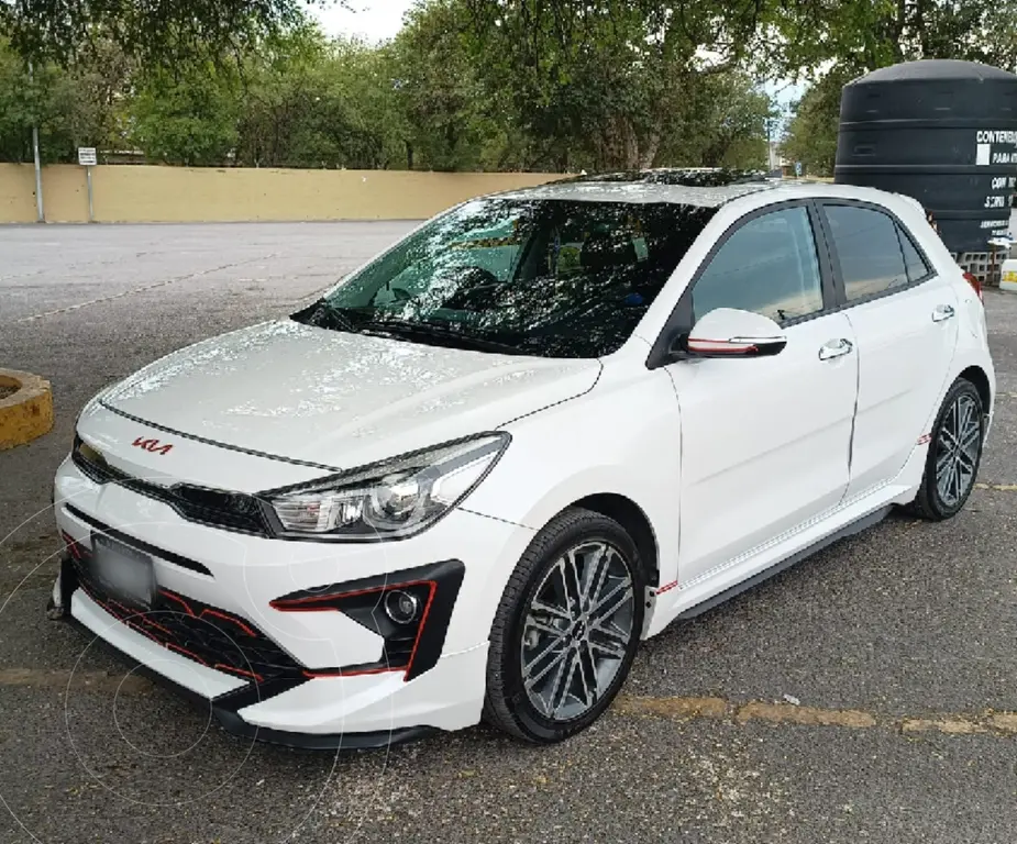 Kia Rio Hatchback S Pack usado (2022) color Blanco precio $350,000