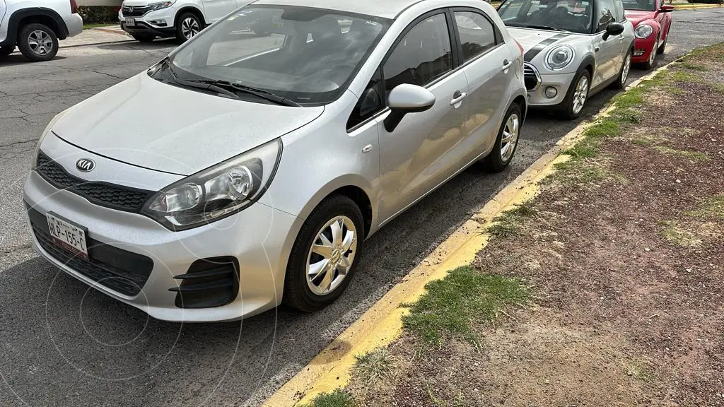 Kia Rio Hatchback LX usado (2017) color Gris precio $170,000