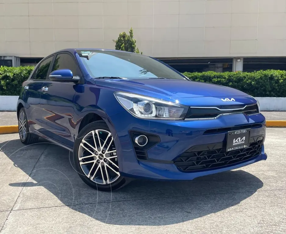 Kia Rio Hatchback EX Pack Aut usado (2023) color Azul precio $339,800