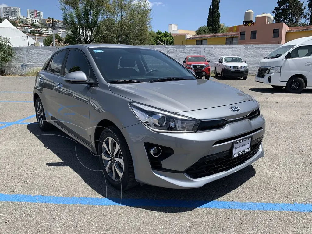 Kia Rio Hatchback EX usado (2021) color Gris precio $322,500