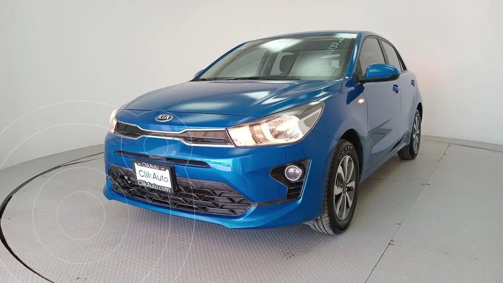 Kia Rio Hatchback LX usado (2021) color Azul precio $257,740
