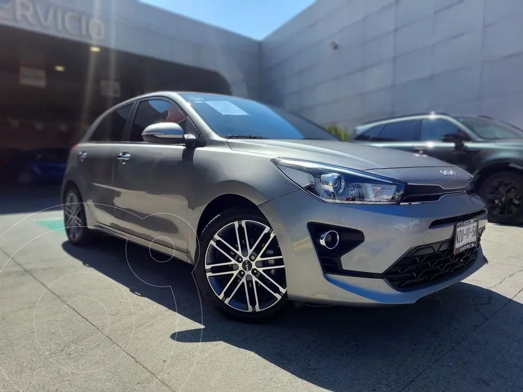 Kia Rio Hatchback EX Pack Aut usado (2022) color Gris Oscuro precio ...