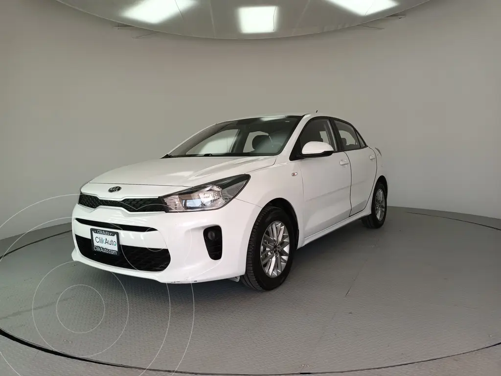 Kia Rio Hatchback LX usado (2018) color Blanco precio $245,000