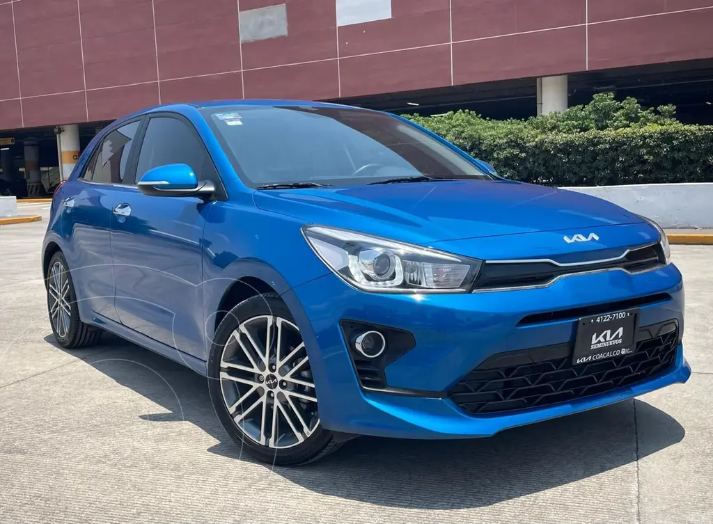Kia Rio Hatchback EX Pack Aut usado (2023) color Azul precio $349,800