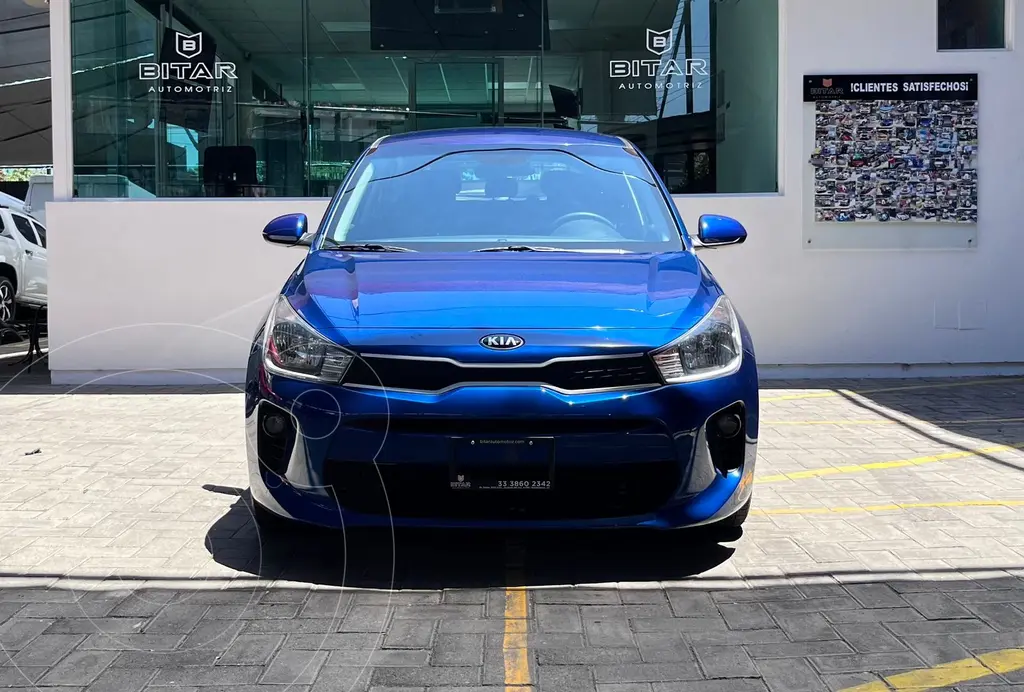 Kia Rio Hatchback LX usado (2020) color Azul precio $234,900