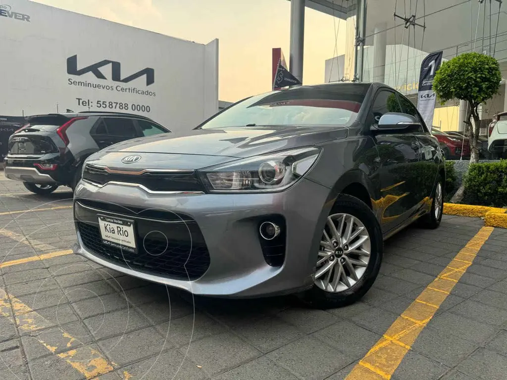 Kia Rio Hatchback EX usado (2018) color Gris precio $255,800