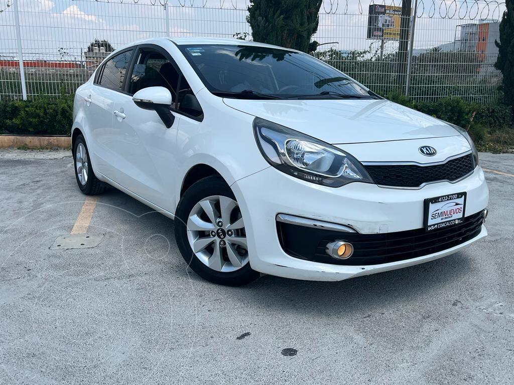 Kia Rio Hatchback EX usado (2017) color Blanco precio $239,800