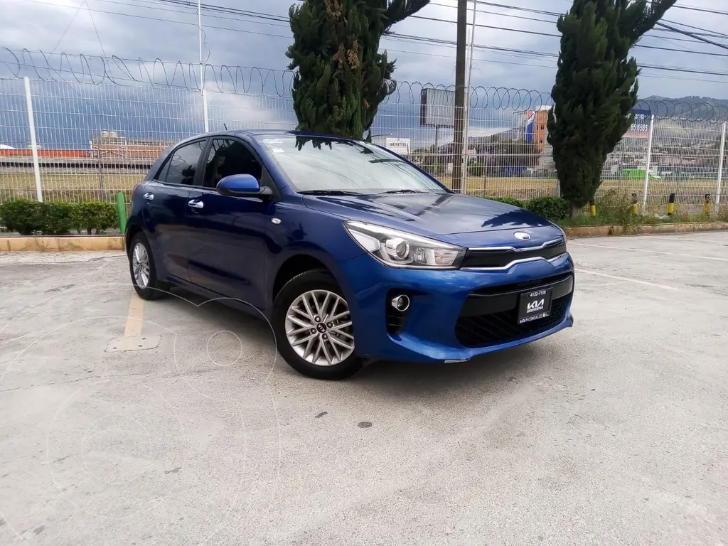 Kia Rio Hatchback EX usado (2020) color Azul precio $299,800