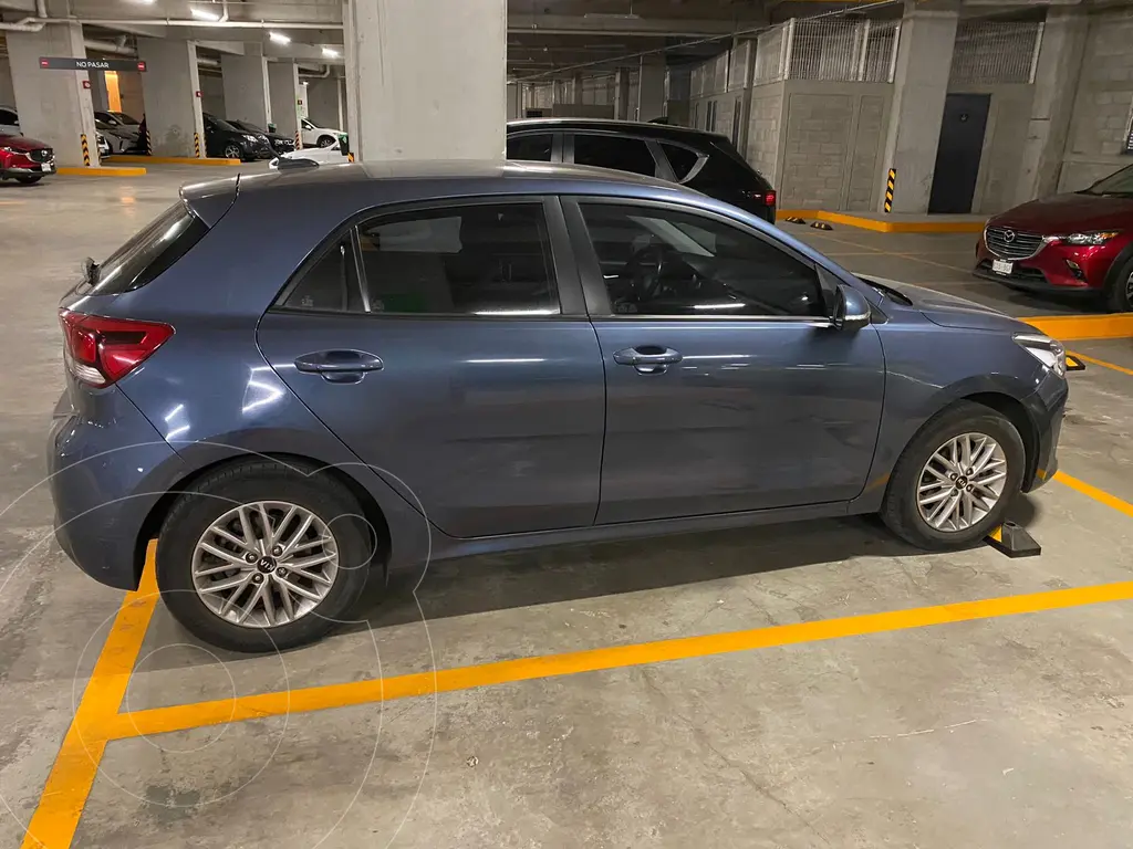 Kia Rio Hatchback EX usado (2018) color Azul precio $228,000