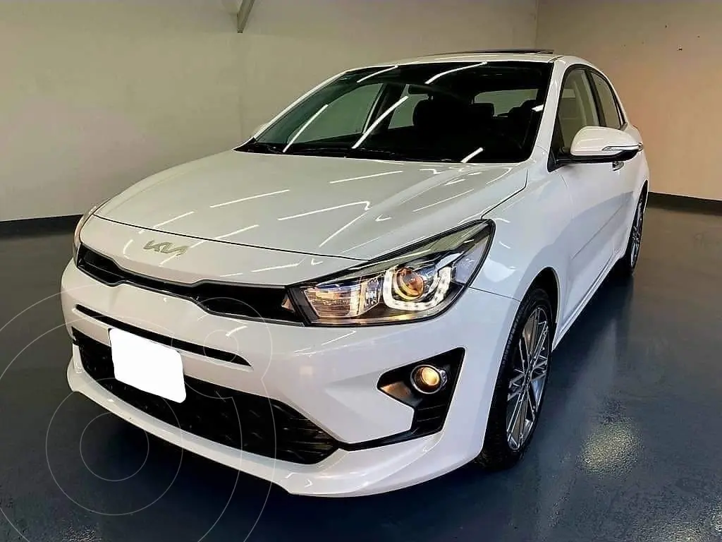 Kia Rio Hatchback EX Pack Aut usado (2022) color Blanco Perla precio ...