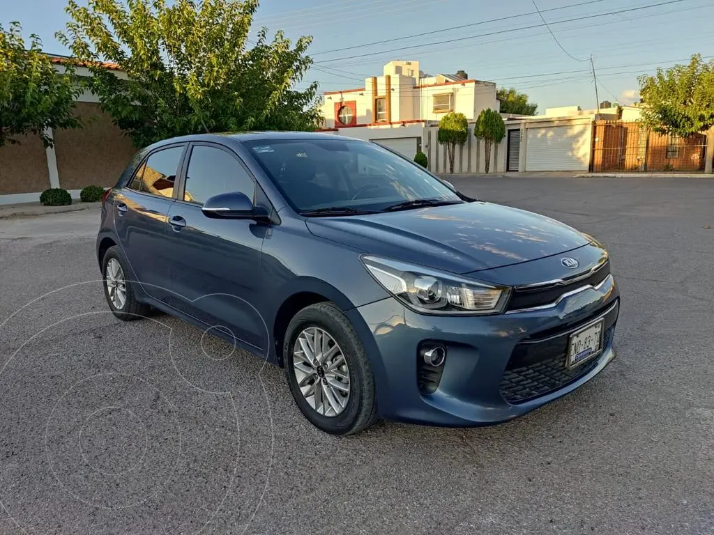 Kia Rio Hatchback EX Pack Aut usado (2018) color Azul precio $210,000